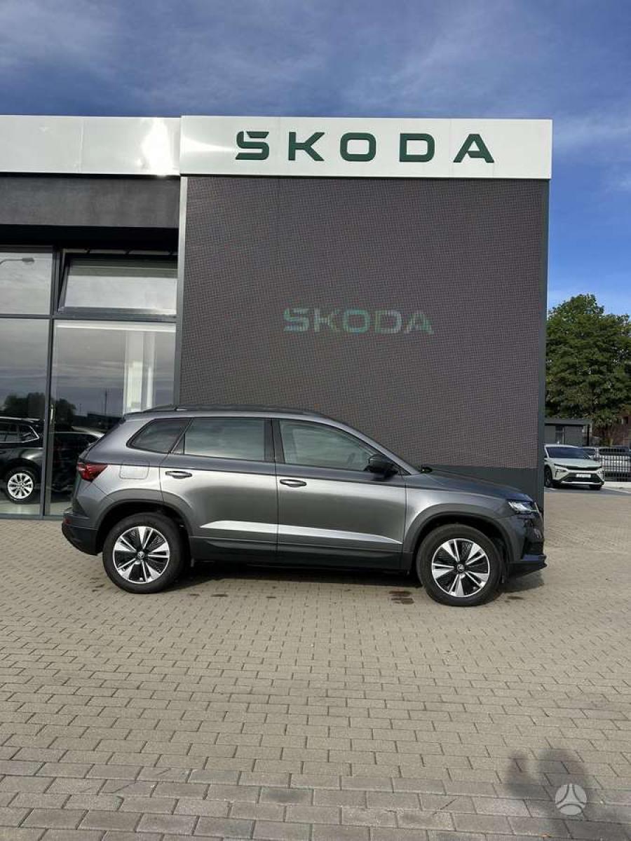 Grey Skoda Karoq 2023 in Klaipeda, with an engine capacity of 1.97 L and mileage of 167 thousand km for 18800 €, photo 1 on AUTOMOTO.COM.LV