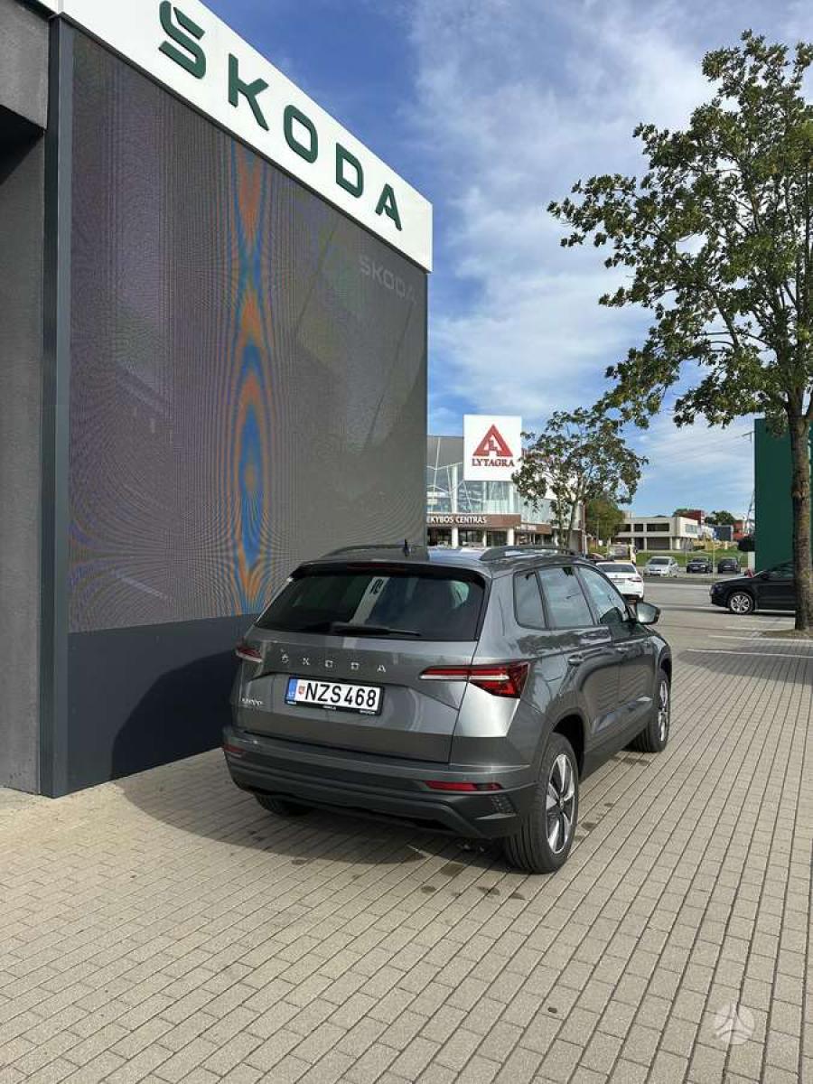 Grey Skoda Karoq 2023 in Klaipeda, with an engine capacity of 1.97 L and mileage of 167 thousand km for 18800 €, photo 6 on AUTOMOTO.COM.LV