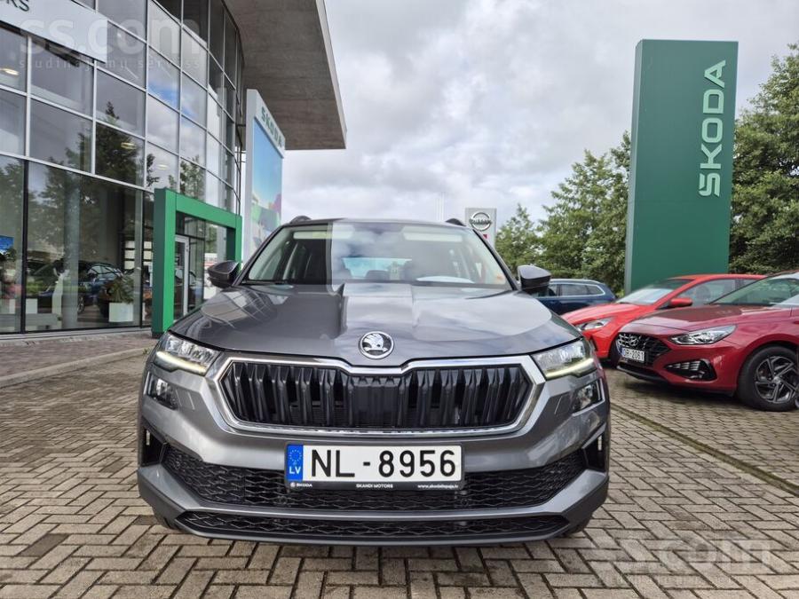 Pelēks Skoda Karoq 2023 Liepāja, ar dzinēja tilpumu 1.50 L un nobraukumu 93 tūkst. km par 20990 €, foto 3 vietnē AUTOMOTO.COM.LV