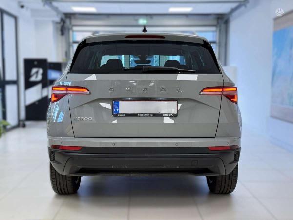 Grey Skoda Karoq 2023 in Kaunas, with an engine capacity of 1.50 L and mileage of 172 thousand km for 20200 €, photo 6 on AUTOMOTO.COM.LV