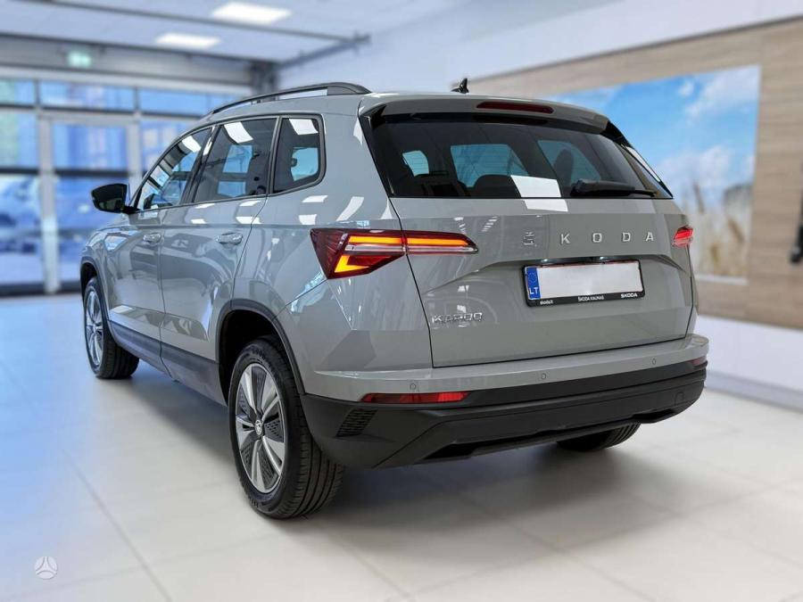 Grey Skoda Karoq 2023 in Kaunas, with an engine capacity of 1.50 L and mileage of 172 thousand km for 20200 €, photo 7 on AUTOMOTO.COM.LV