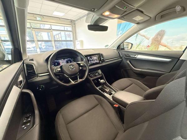 Grey Skoda Karoq 2023 in Kaunas, with an engine capacity of 1.50 L and mileage of 172 thousand km for 20200 €, photo 8 on AUTOMOTO.COM.LV