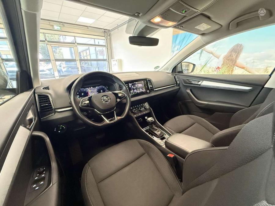 Grey Skoda Karoq 2023 in Kaunas, with an engine capacity of 1.50 L and mileage of 172 thousand km for 20200 €, photo 8 on AUTOMOTO.COM.LV