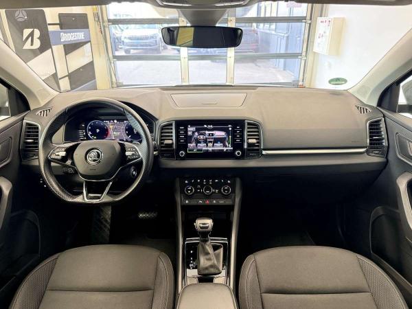 Grey Skoda Karoq 2023 in Kaunas, with an engine capacity of 1.50 L and mileage of 172 thousand km for 20200 €, photo 9 on AUTOMOTO.COM.LV