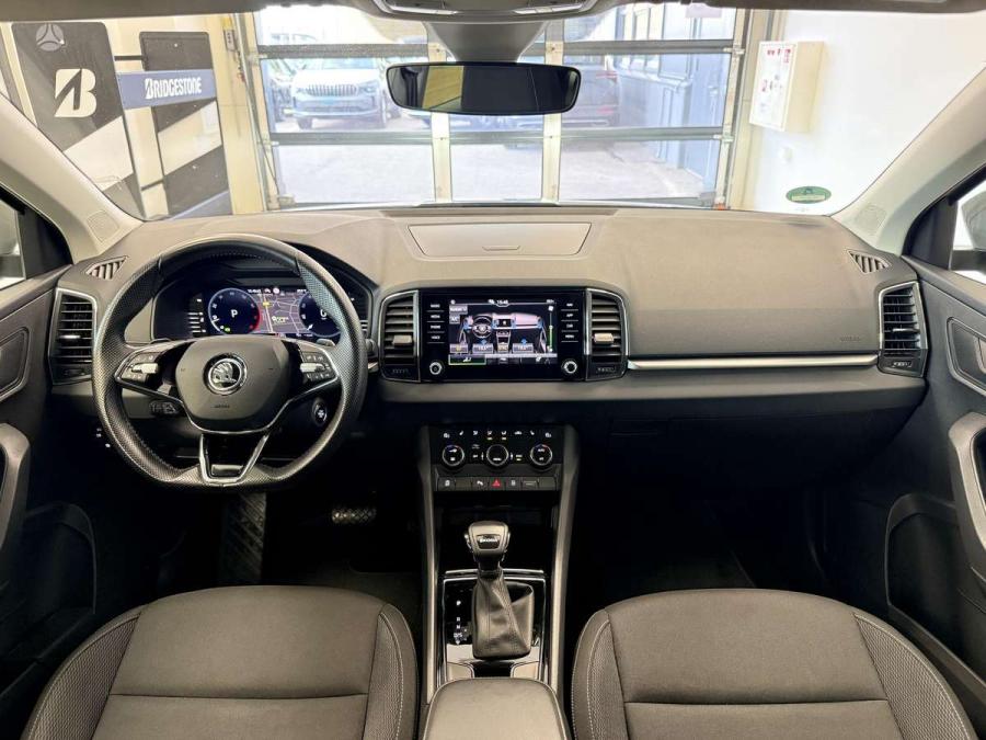 Grey Skoda Karoq 2023 in Kaunas, with an engine capacity of 1.50 L and mileage of 172 thousand km for 20200 €, photo 9 on AUTOMOTO.COM.LV