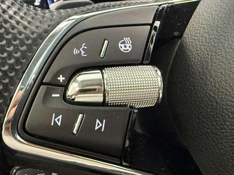 Grey Skoda Karoq 2023 in Kaunas, with an engine capacity of 1.50 L and mileage of 172 thousand km for 20200 €, photo 13 on AUTOMOTO.COM.LV