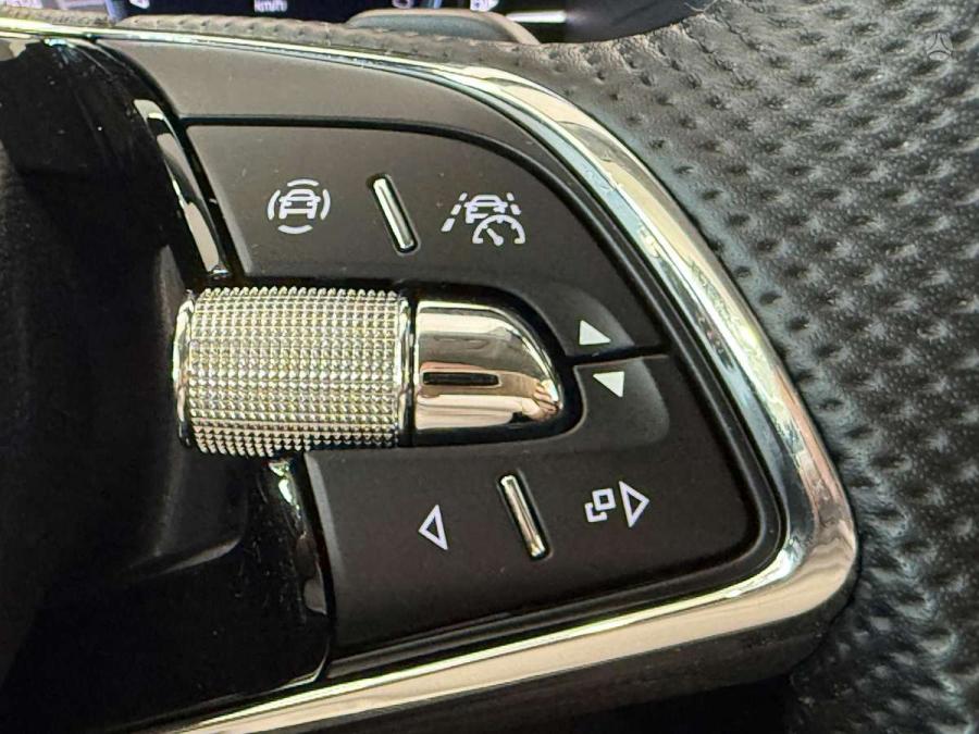Grey Skoda Karoq 2023 in Kaunas, with an engine capacity of 1.50 L and mileage of 172 thousand km for 20200 €, photo 14 on AUTOMOTO.COM.LV