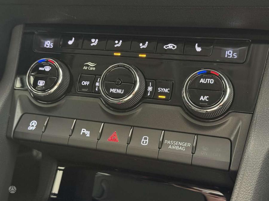 Grey Skoda Karoq 2023 in Kaunas, with an engine capacity of 1.50 L and mileage of 172 thousand km for 20200 €, photo 17 on AUTOMOTO.COM.LV
