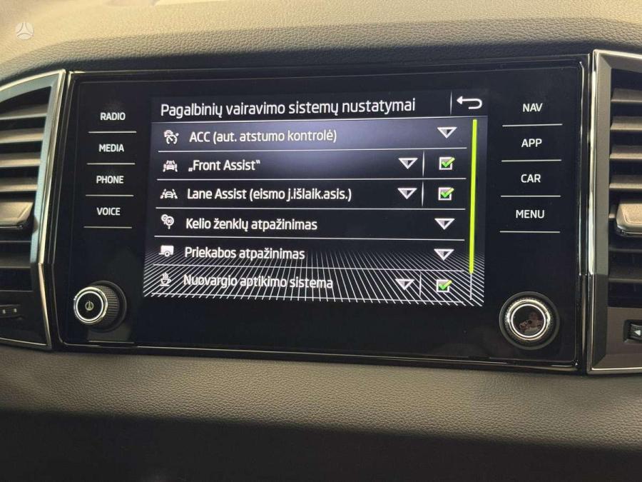 Grey Skoda Karoq 2023 in Kaunas, with an engine capacity of 1.50 L and mileage of 172 thousand km for 20200 €, photo 19 on AUTOMOTO.COM.LV