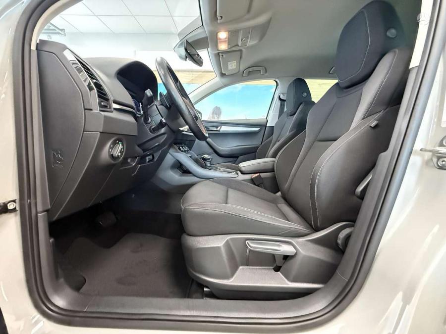 Grey Skoda Karoq 2023 in Kaunas, with an engine capacity of 1.50 L and mileage of 172 thousand km for 20200 €, photo 24 on AUTOMOTO.COM.LV