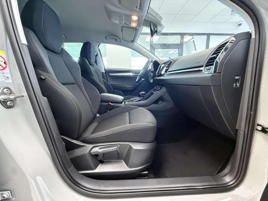 Grey Skoda Karoq 2023 in Kaunas, with an engine capacity of 1.50 L and mileage of 172 thousand km for 20200 €, photo 27 on AUTOMOTO.COM.LV