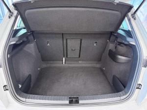 Grey Skoda Karoq 2023 in Kaunas, with an engine capacity of 1.50 L and mileage of 172 thousand km for 20200 €, photo 29 on AUTOMOTO.COM.LV