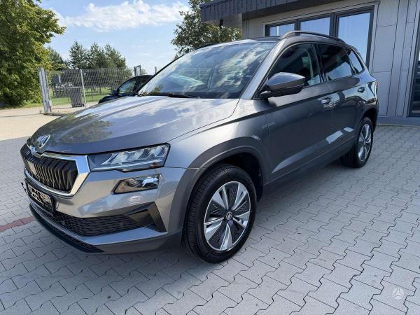 Skoda Karoq 2023 in Siauliai on AUTOMOTO.COM.LV Grey Skoda Karoq 2023 in Siauliai, with an engine capacity of 1.50 L and mileage of 165 thousand km for 17896 €, photo 3 on AUTOMOTO.COM.LV