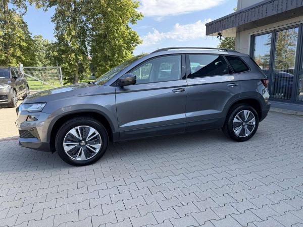 Skoda Karoq 2023 in Siauliai on AUTOMOTO.COM.LV Grey Skoda Karoq 2023 in Siauliai, with an engine capacity of 1.50 L and mileage of 165 thousand km for 17896 €, photo 4 on AUTOMOTO.COM.LV