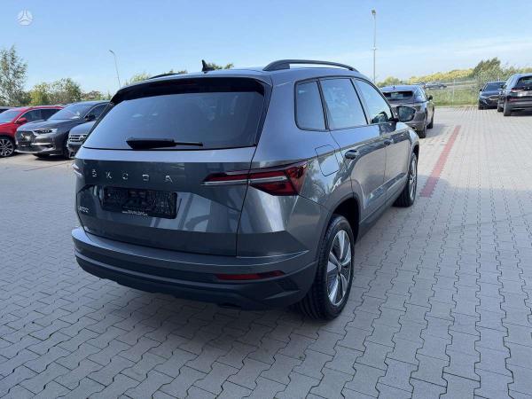 Skoda Karoq 2023 in Siauliai on AUTOMOTO.COM.LV Grey Skoda Karoq 2023 in Siauliai, with an engine capacity of 1.50 L and mileage of 165 thousand km for 17896 €, photo 9 on AUTOMOTO.COM.LV