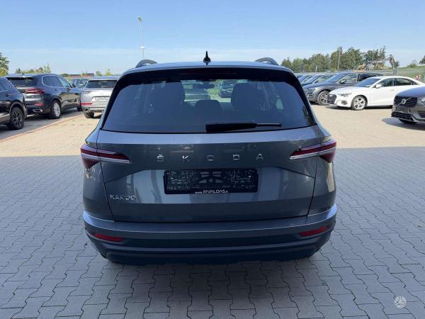 Skoda Karoq 2023 in Siauliai on AUTOMOTO.COM.LV Grey Skoda Karoq 2023 in Siauliai, with an engine capacity of 1.50 L and mileage of 165 thousand km for 17896 €, photo 10 on AUTOMOTO.COM.LV