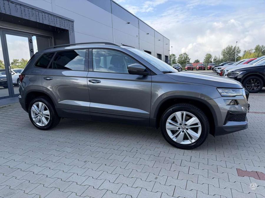 Pelēks Skoda Karoq 2023 Šauļi, ar dzinēja tilpumu 1.50 L un nobraukumu 188 tūkst. km par 16928 €, foto 7 vietnē AUTOMOTO.COM.LV