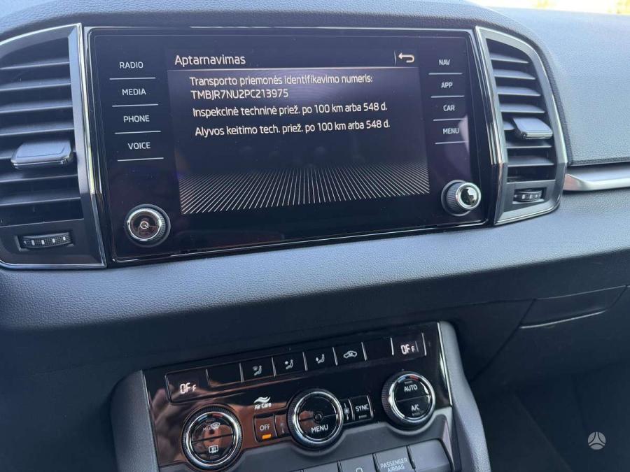 Pelēks Skoda Karoq 2023 Šauļi, ar dzinēja tilpumu 1.50 L un nobraukumu 188 tūkst. km par 16928 €, foto 26 vietnē AUTOMOTO.COM.LV