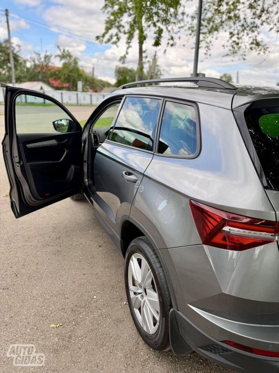 Grey Skoda Karoq 2023 in Vilnius, with an engine capacity of 2.00 L and mileage of 155 thousand km for 18500 €, photo 10 on AUTOMOTO.COM.LV