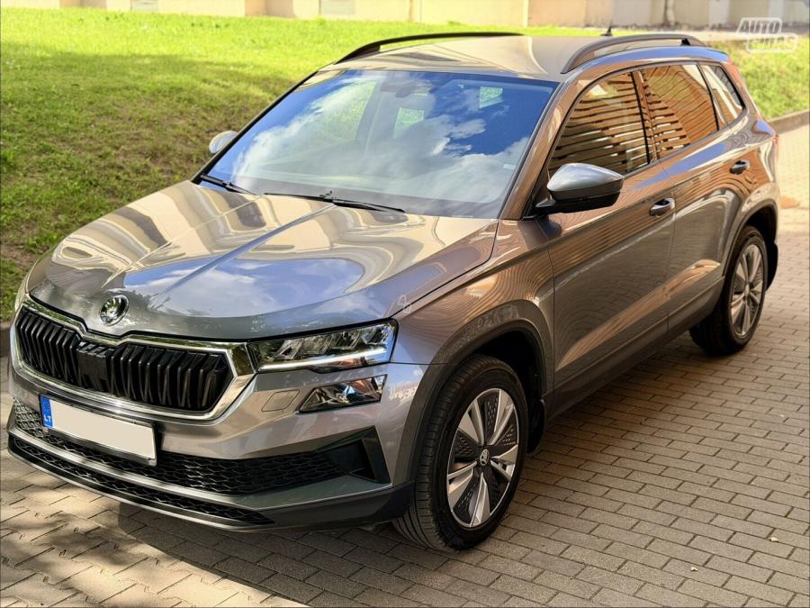 Grey Skoda Karoq 2023 in Vilnius, with an engine capacity of 2.00 L and mileage of 119 thousand km for 18200 €, photo 1 on AUTOMOTO.COM.LV