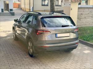 Grey Skoda Karoq 2023 in Vilnius, with an engine capacity of 2.00 L and mileage of 119 thousand km for 18200 €, photo 5 on AUTOMOTO.COM.LV