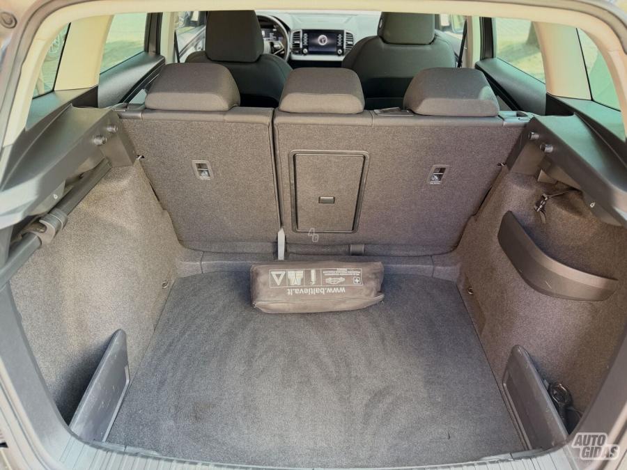 Grey Skoda Karoq 2023 in Vilnius, with an engine capacity of 2.00 L and mileage of 119 thousand km for 18200 €, photo 13 on AUTOMOTO.COM.LV