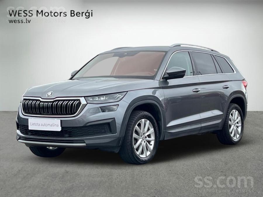 Grey Skoda Karoq 2023 in Riga, with an engine capacity of 1.50 L and mileage of 93 thousand km for 26700 €, photo 1 on AUTOMOTO.COM.LV