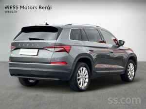 Grey Skoda Karoq 2023 in Riga, with an engine capacity of 1.50 L and mileage of 93 thousand km for 26700 €, photo 3 on AUTOMOTO.COM.LV