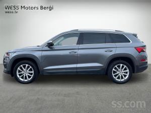 Grey Skoda Karoq 2023 in Riga, with an engine capacity of 1.50 L and mileage of 93 thousand km for 26700 €, photo 4 on AUTOMOTO.COM.LV