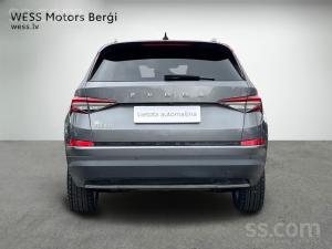 Grey Skoda Karoq 2023 in Riga, with an engine capacity of 1.50 L and mileage of 93 thousand km for 26700 €, photo 5 on AUTOMOTO.COM.LV