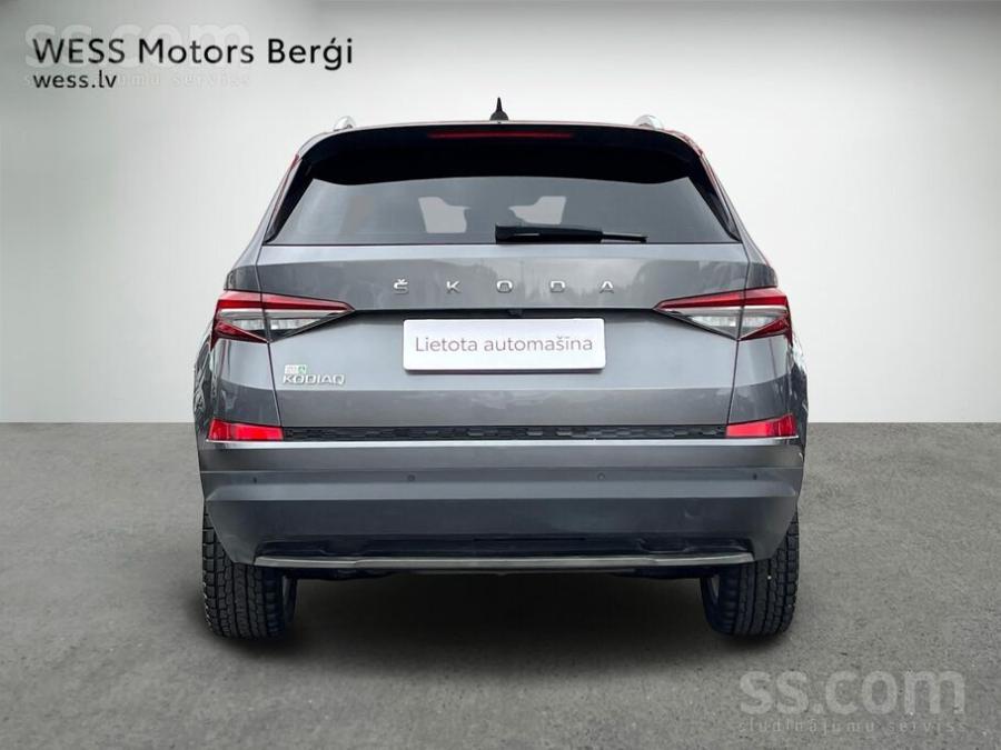 Grey Skoda Karoq 2023 in Riga, with an engine capacity of 1.50 L and mileage of 93 thousand km for 26700 €, photo 5 on AUTOMOTO.COM.LV