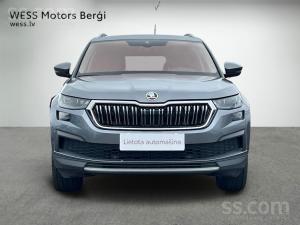 Grey Skoda Karoq 2023 in Riga, with an engine capacity of 1.50 L and mileage of 93 thousand km for 26700 €, photo 6 on AUTOMOTO.COM.LV