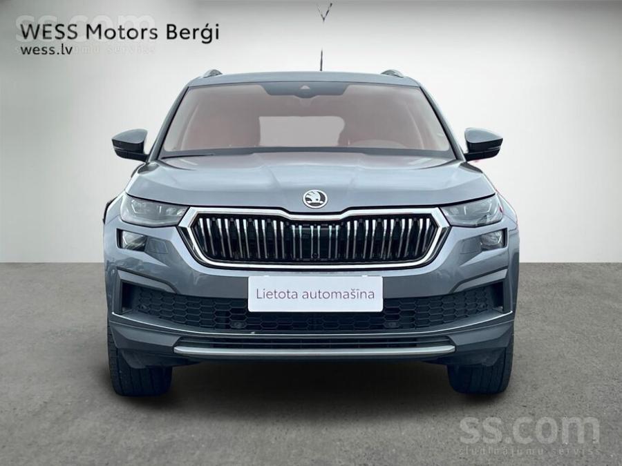 Grey Skoda Karoq 2023 in Riga, with an engine capacity of 1.50 L and mileage of 93 thousand km for 26700 €, photo 6 on AUTOMOTO.COM.LV