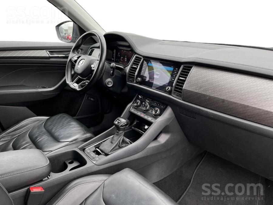 Grey Skoda Karoq 2023 in Riga, with an engine capacity of 1.50 L and mileage of 93 thousand km for 26700 €, photo 7 on AUTOMOTO.COM.LV