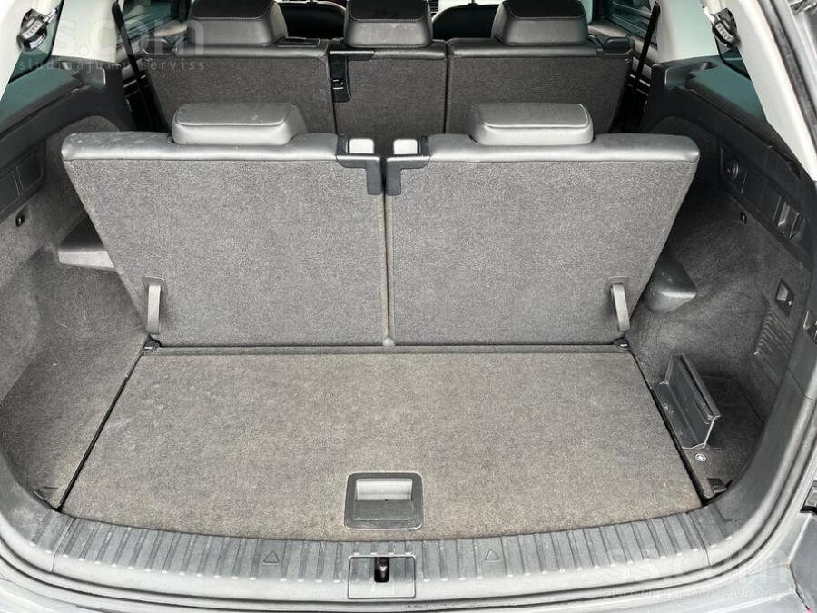 Grey Skoda Karoq 2023 in Riga, with an engine capacity of 1.50 L and mileage of 93 thousand km for 26700 €, photo 11 on AUTOMOTO.COM.LV