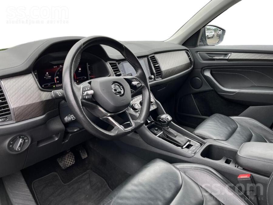 Grey Skoda Karoq 2023 in Riga, with an engine capacity of 1.50 L and mileage of 93 thousand km for 26700 €, photo 12 on AUTOMOTO.COM.LV