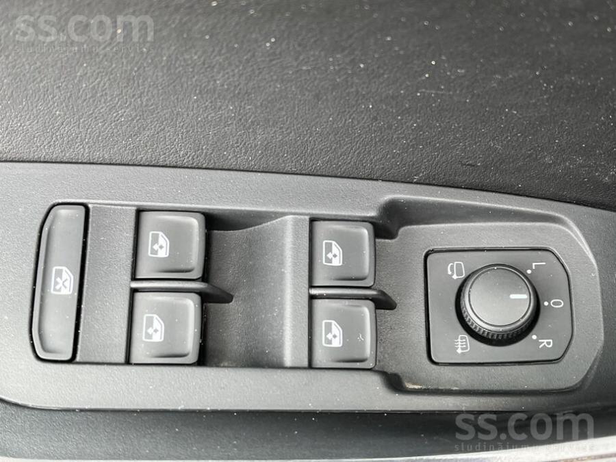 Grey Skoda Karoq 2023 in Riga, with an engine capacity of 1.50 L and mileage of 93 thousand km for 26700 €, photo 18 on AUTOMOTO.COM.LV