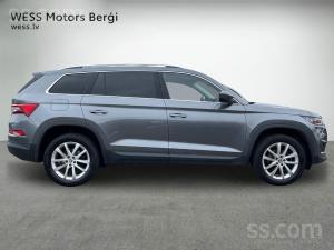 Grey Skoda Karoq 2023 in Riga, with an engine capacity of 1.50 L and mileage of 93 thousand km for 26700 €, photo 25 on AUTOMOTO.COM.LV