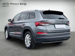 Grey Skoda Karoq 2023 in Riga, with an engine capacity of 1.50 L and mileage of 93 thousand km for 26700 €, photo 26 on AUTOMOTO.COM.LV