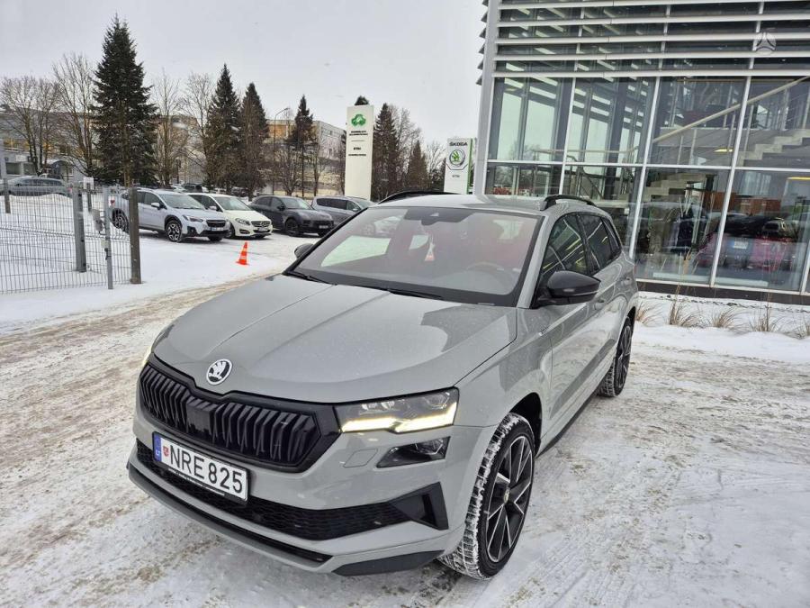 Pelēks Skoda Karoq 2024 Šauļi, ar dzinēja tilpumu 1.98 L un nobraukumu 13 tūkst. km par 32000 €, foto 1 vietnē AUTOMOTO.COM.LV