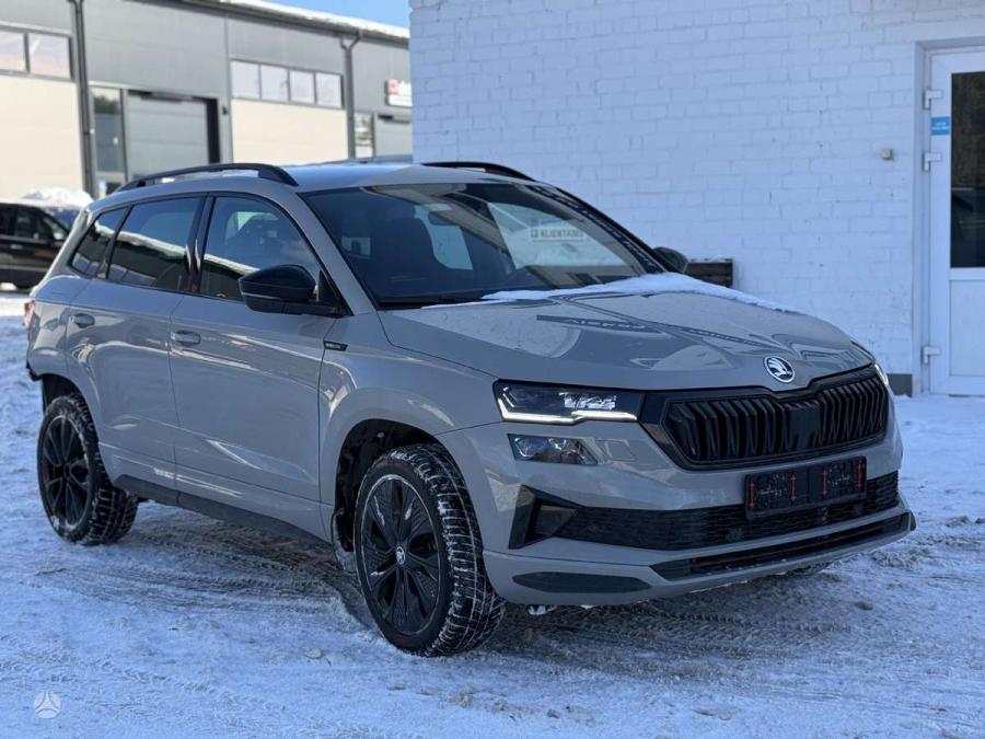 Pelēks Skoda Karoq 2024 Šauļi, ar dzinēja tilpumu 1.50 L un nobraukumu 14 tūkst. km par 16900 €, foto 1 vietnē AUTOMOTO.COM.LV