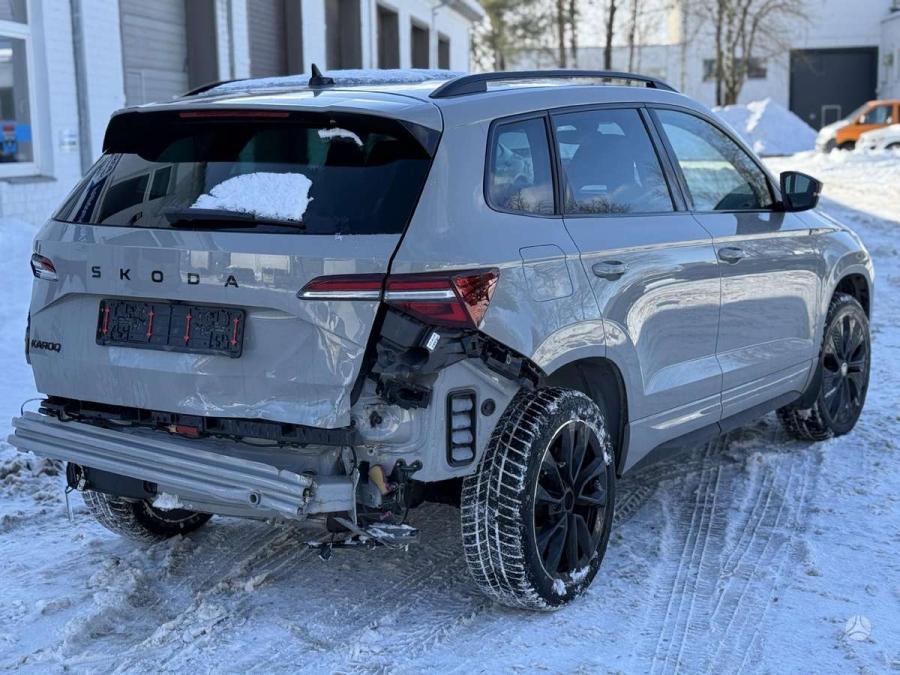 Pelēks Skoda Karoq 2024 Šauļi, ar dzinēja tilpumu 1.50 L un nobraukumu 14 tūkst. km par 16900 €, foto 3 vietnē AUTOMOTO.COM.LV