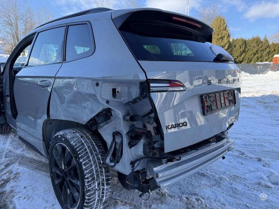 Pelēks Skoda Karoq 2024 Šauļi, ar dzinēja tilpumu 1.50 L un nobraukumu 14 tūkst. km par 16900 €, foto 4 vietnē AUTOMOTO.COM.LV