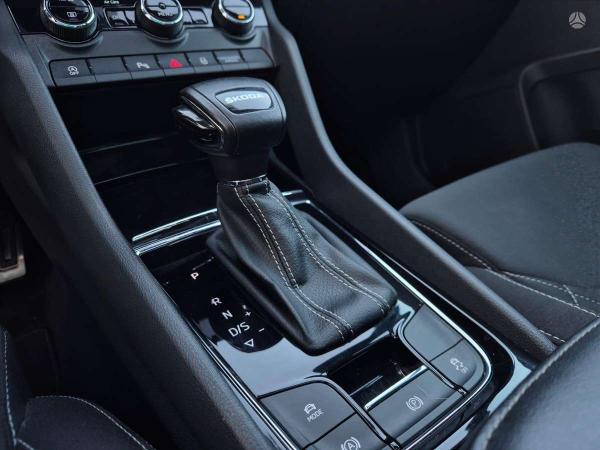 Pelēks Skoda Karoq 2024 Kauņa, ar dzinēja tilpumu 1.50 L un nobraukumu 180 tūkst. km par 16500 €, foto 8 vietnē AUTOMOTO.COM.LV