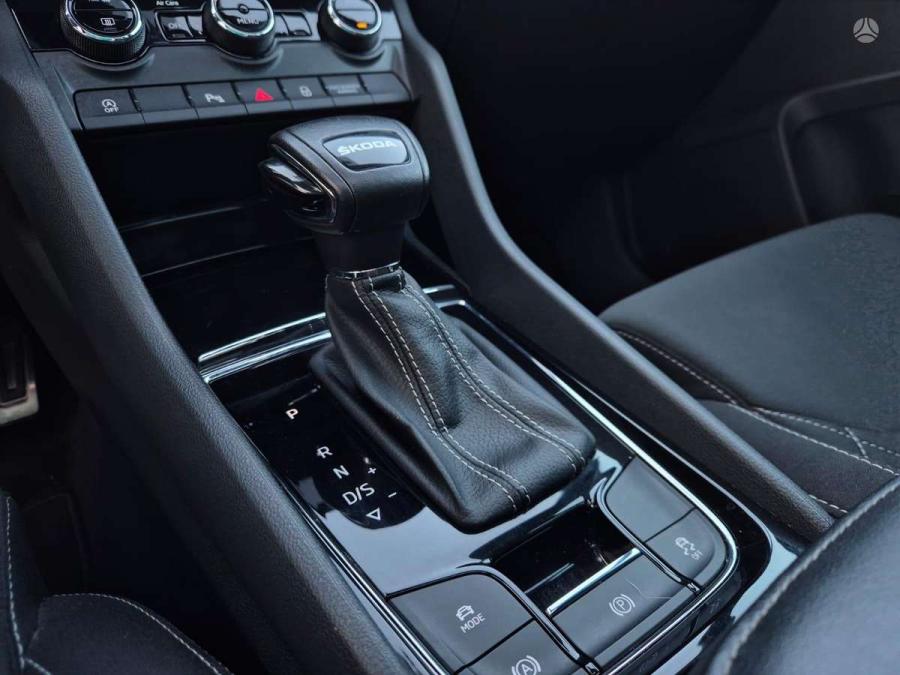 Grey Skoda Karoq 2024 in Kaunas, with an engine capacity of 1.50 L and mileage of 180 thousand km for 16500 €, photo 9 on AUTOMOTO.COM.LV