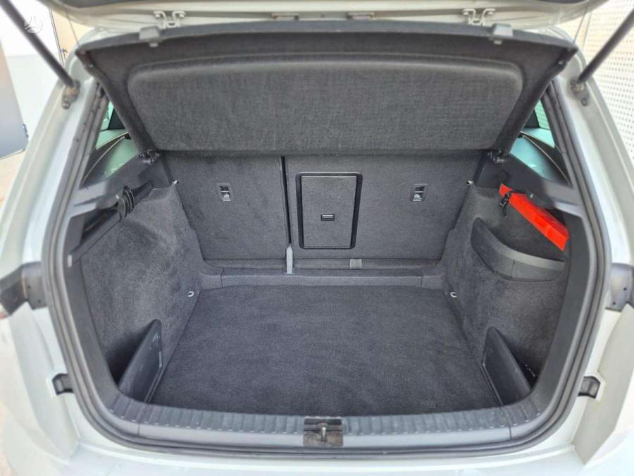 Grey Skoda Karoq 2024 in Kaunas, with an engine capacity of 1.50 L and mileage of 180 thousand km for 16500 €, photo 23 on AUTOMOTO.COM.LV