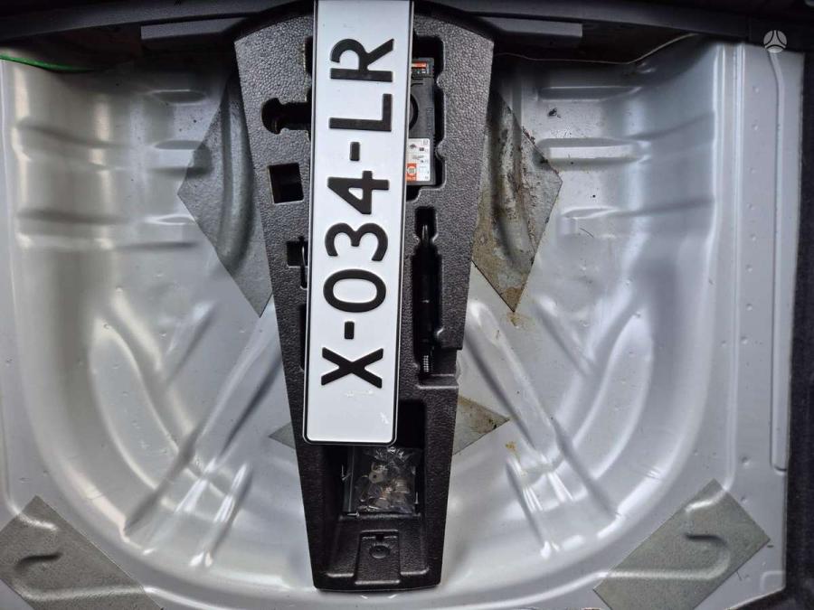 Grey Skoda Karoq 2024 in Kaunas, with an engine capacity of 1.50 L and mileage of 180 thousand km for 16500 €, photo 25 on AUTOMOTO.COM.LV
