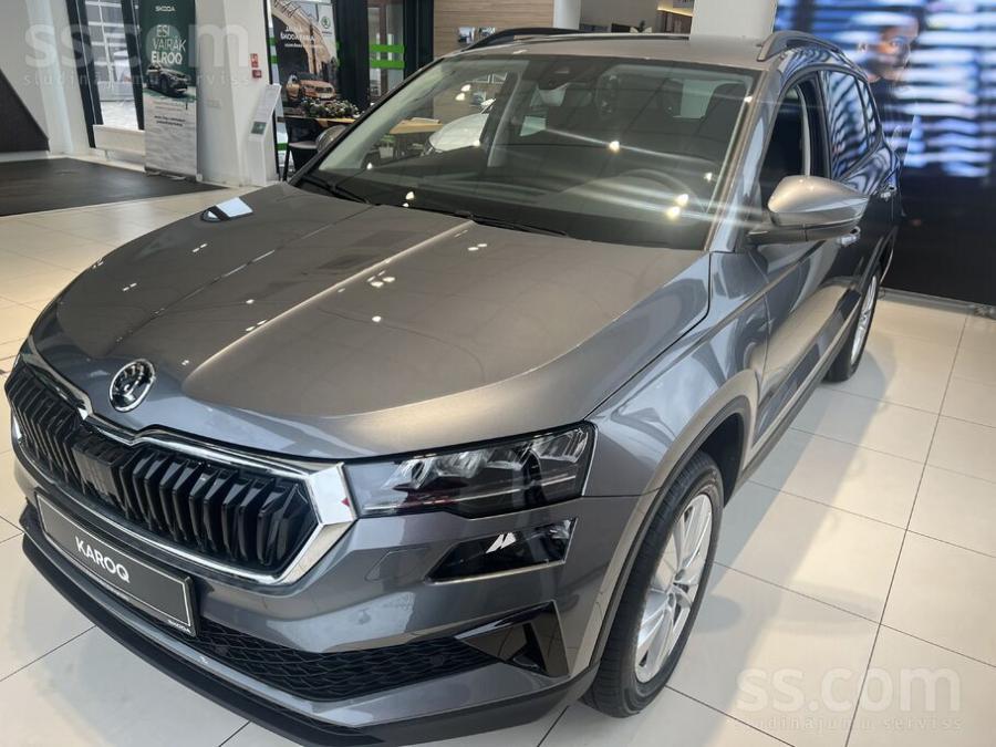 Pelēks Skoda Karoq 2025 Daugavpils, ar dzinēja tilpumu 1.50 L un nobraukumu 10 tūkst. km par 31070 €, foto 2 vietnē AUTOMOTO.COM.LV