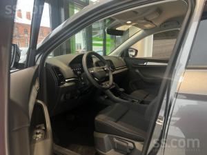 Pelēks Skoda Karoq 2025 Daugavpils, ar dzinēja tilpumu 1.50 L un nobraukumu 10 tūkst. km par 31070 €, foto 3 vietnē AUTOMOTO.COM.LV