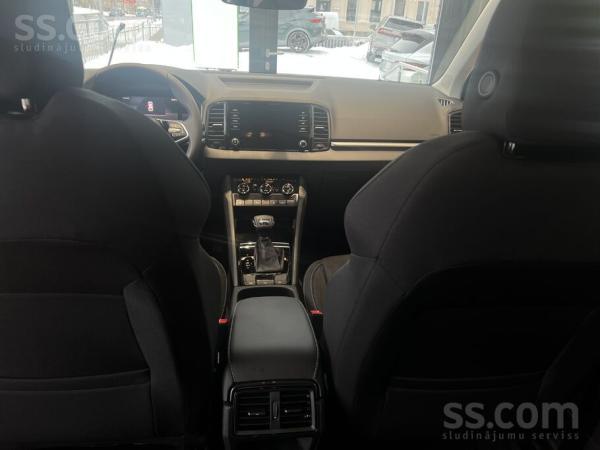 Grey Skoda Karoq 2025 in Daugavpils, with an engine capacity of 1.50 L and mileage of 10 thousand km for 31070 €, photo 8 on AUTOMOTO.COM.LV